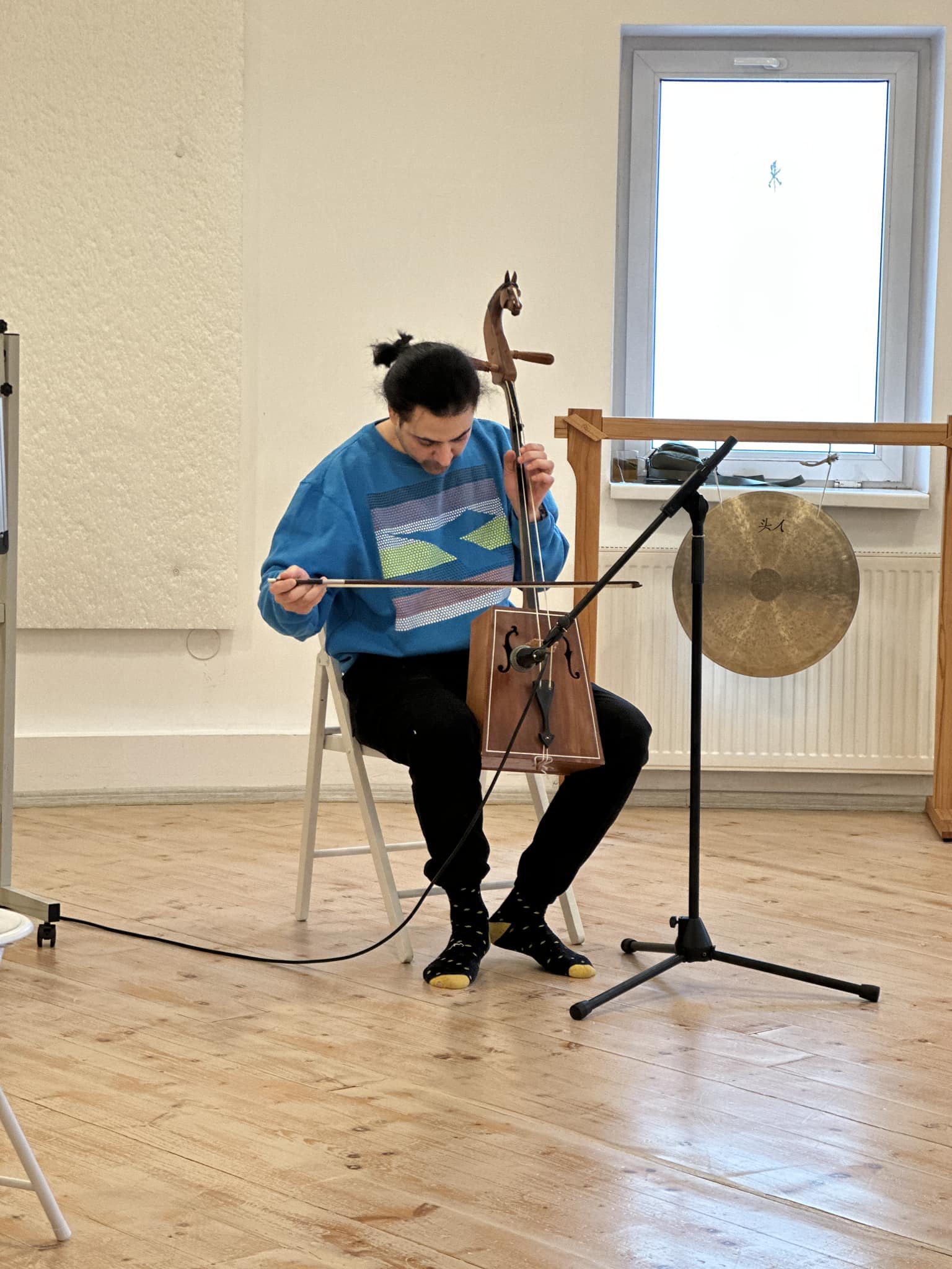 Interviu cu Feras Sarmini despre un instrument magic: morin khuur ...